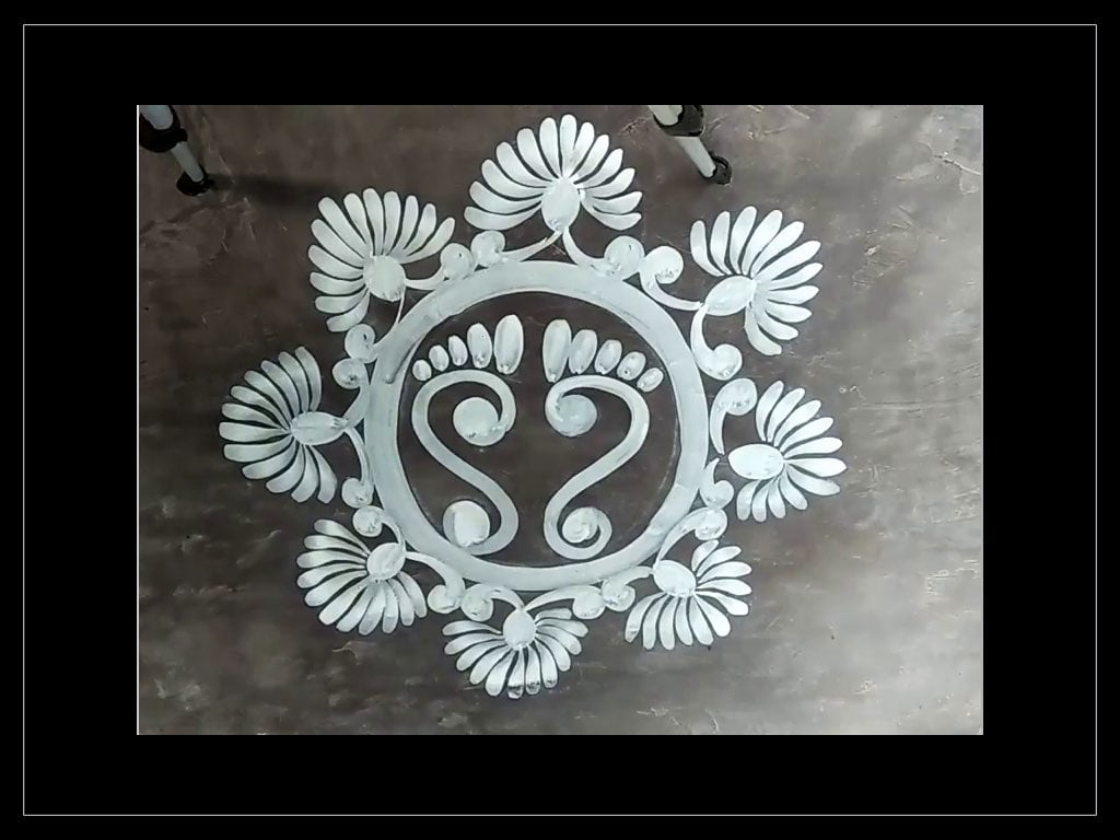 40 Beautiful Lakshmi Rangoli Design Ideas For Diwali Puja (2023)