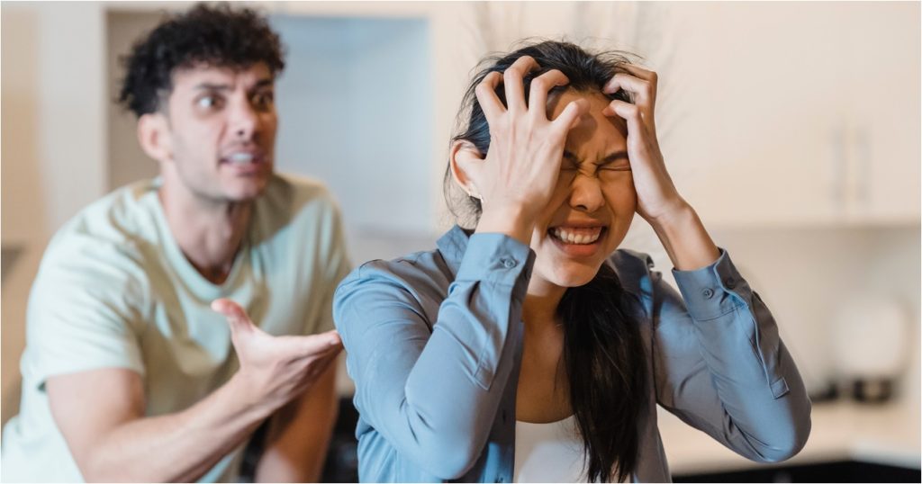 Is Your Partner Being Manipulative In Relationship? 14 Signs To Tell